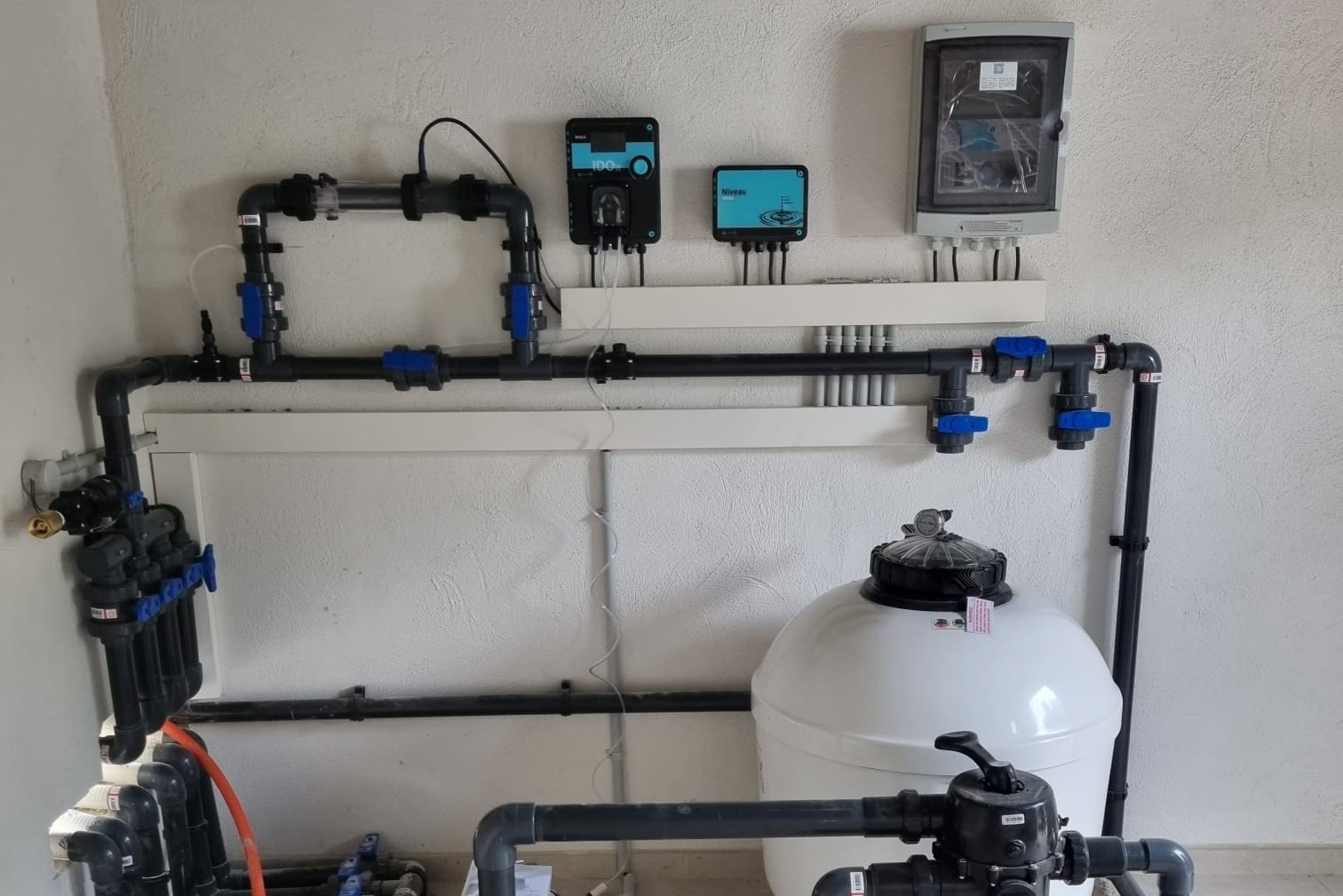 Automatisation du traitement : Simplifiez l'entretien de votre piscine
