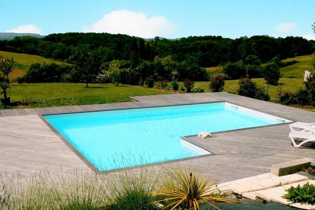 Piscine en L : Atout Design et Pratique