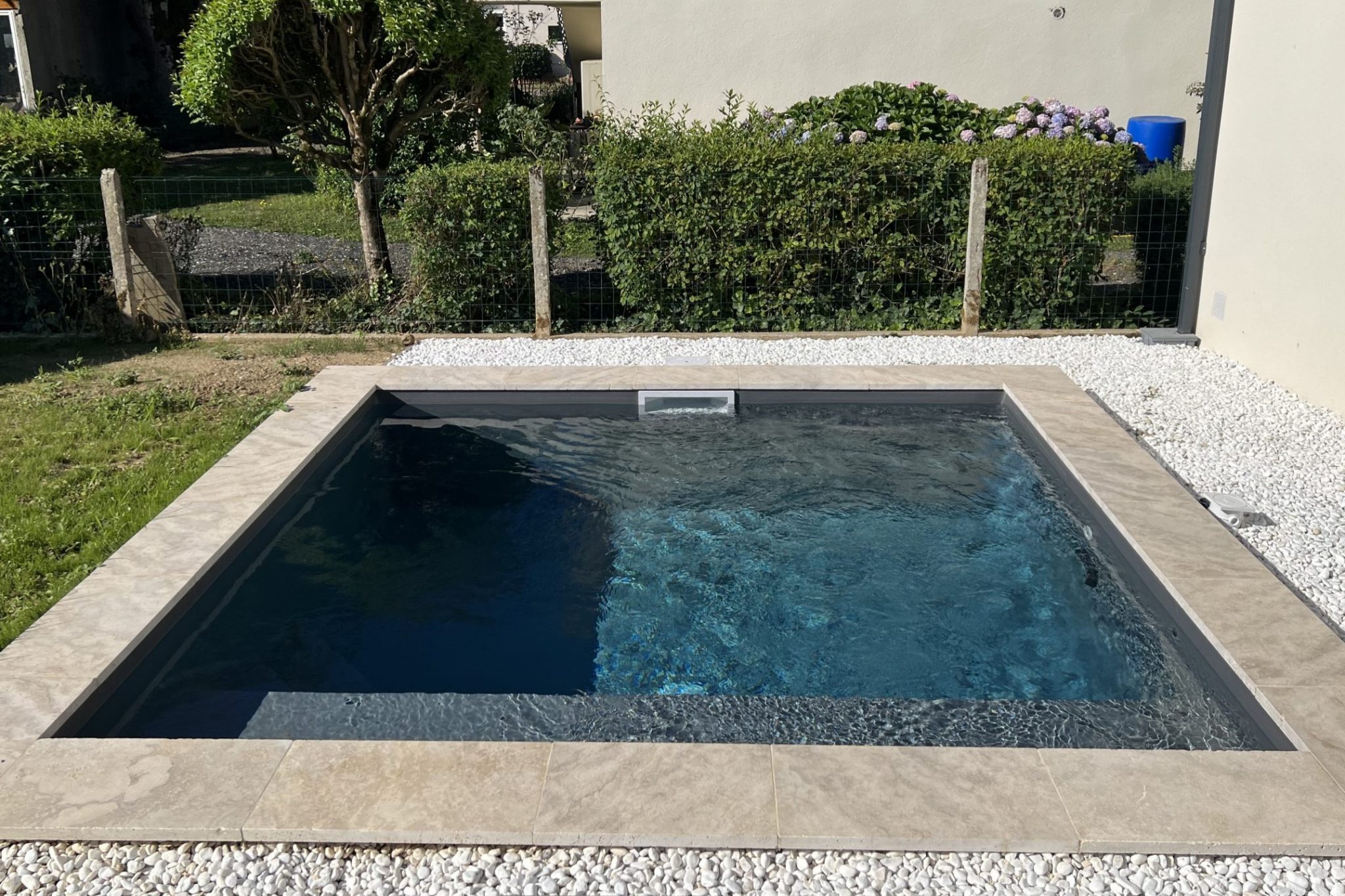 Une Piscine Sur Mesure pour Toute la Famille à Hinges